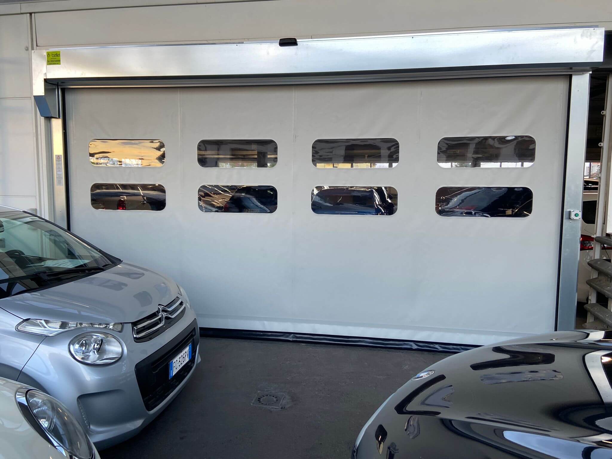 Una porta ZipGO, per un'autoconcessionaria - GLG Doors